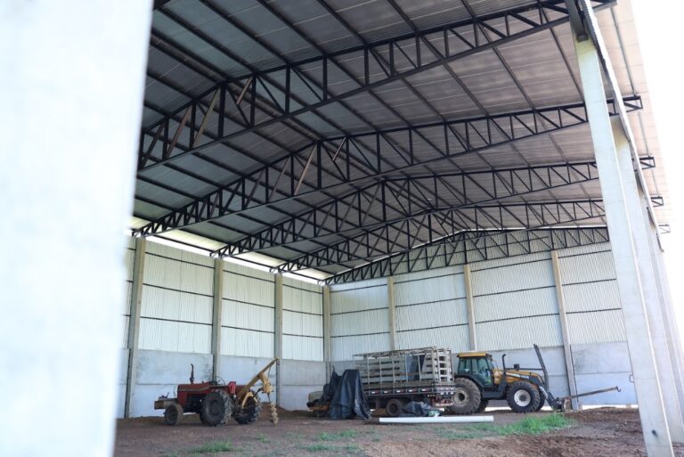 Galpão Pré-Moldado com fechamento lateral de concreto